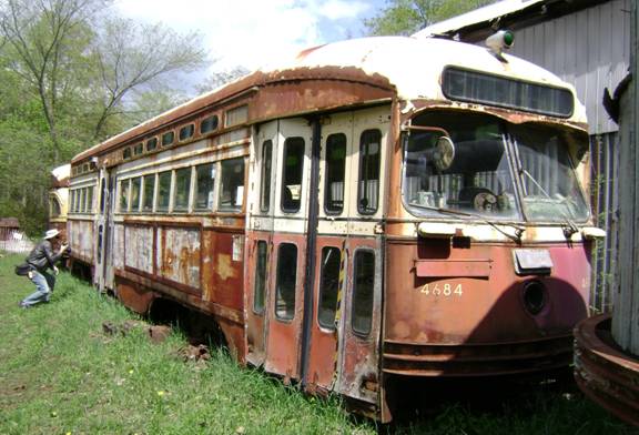 In spring of 2007, 4618 wasconverted to the “East End Café” which serves ice cream, chips, and pop.