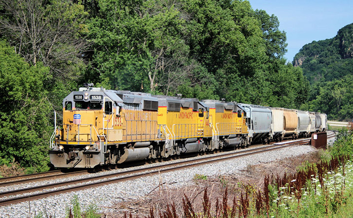 WP GP40-2 3548 as UP 1538 YG LF