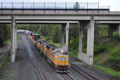 Union Pacific 4934 West at Kamela. From here Bob followed me down the grade of the Blue Mountains.