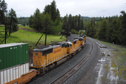 Union Pacific 4934 West at Kamela. From here Bob followed me down the grade of the Blue Mountains.