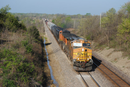 The BNSF 4522 East at the 2nd old bridge west of Ethel.