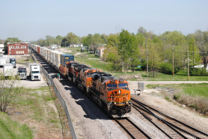 BNSF 7220 West at Marceline.