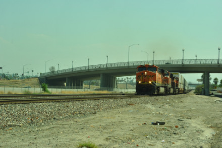 BNSF 7243 East along Cajon Boulevard in San Bernardino, after which we drove over to Pepper Street.