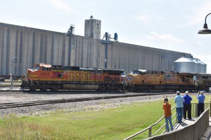 BNSF 6539 with Ferromex SD70ACe 4048 heading into grain siding.