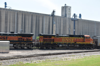 BNSF 4633 West with Citirail ES44AC 1334 was next through Saginaw. I called Let's Talk Trains.