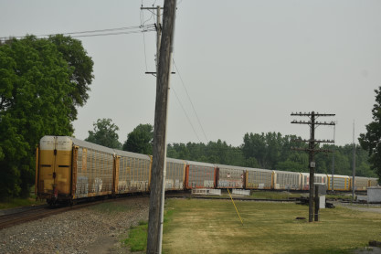 >Norfolk Southern 4328 East came through town, after which we were taken to Galion.