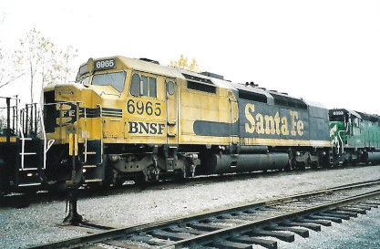 However, the real surprise was BNSF SDP40F 6965 (ex. ATSF 5255, nee Amtrak 526).