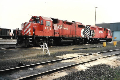 CPR GP35 5008 (nee CPR 8208). Note the two number boards.