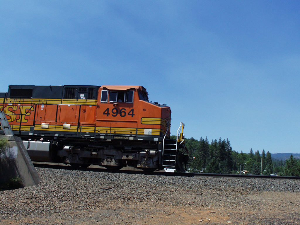 BNSF 4964 North @ Lakehead, CA