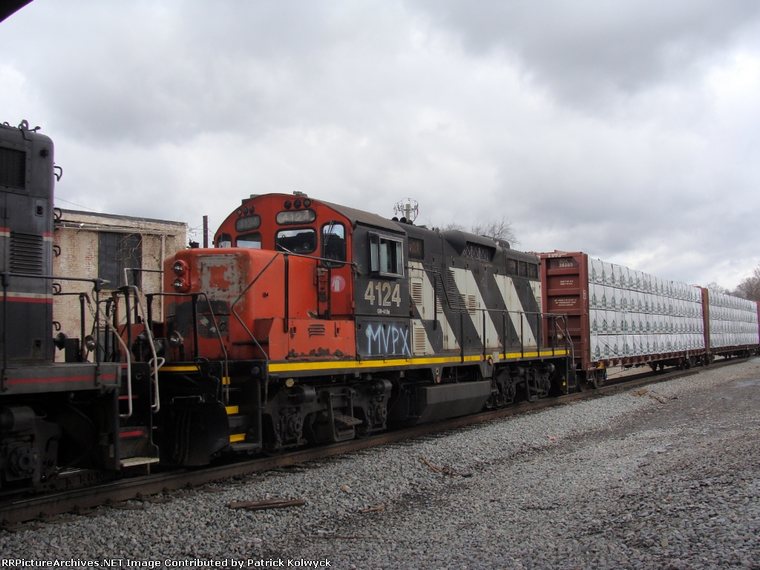 MVPX 4124 ex CN 4530 GMD A1005 12/1956 Dalton, GA 3/13/2010