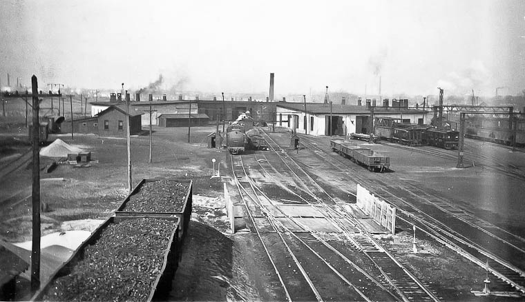 Sarnia roundhouse looking west. Note St. Clair Tunnel Co. box cab electrics at far right. Circa 1948