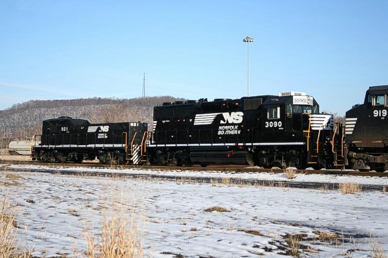 2203 ex NS 3090 nee NW 1358 GP40