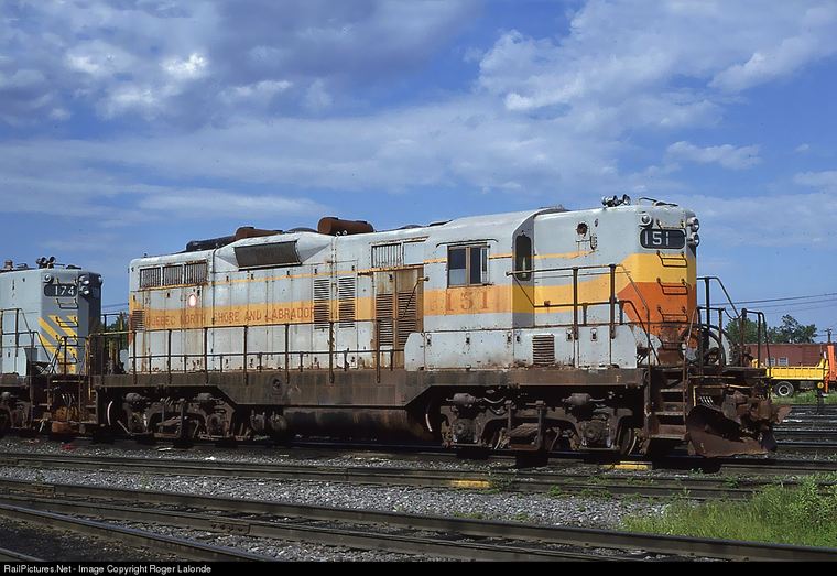151 and 174 at CPR St.Luc June 25, 1991 sold to Century Locomotive (D).