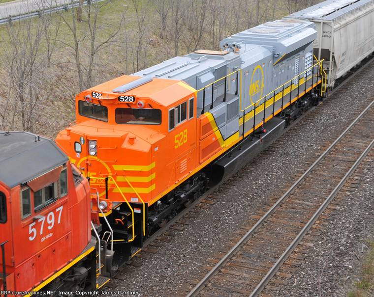 QNSL 528 enroute at Brantford, ON 4/26/2020