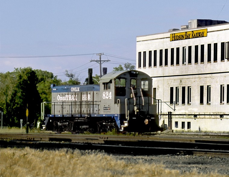 OMLX 824 acq. 8/1998 (ex VW 824 ex MP 1279 nee T&P 1279) SW1200 EMD #31237 2/1966