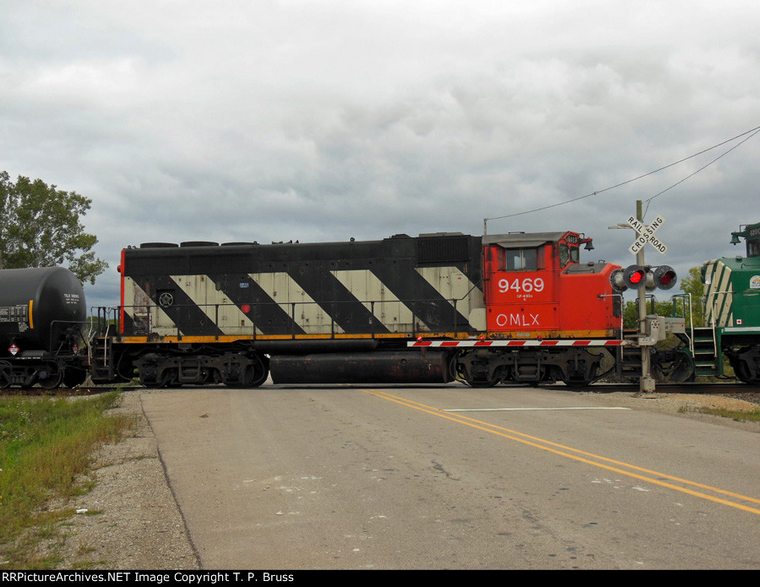 OMLX 9469 (ex CN) enroute Chicago Rail Link a new OmniTRAX shortline. Dixie, WI 9/11/2014
