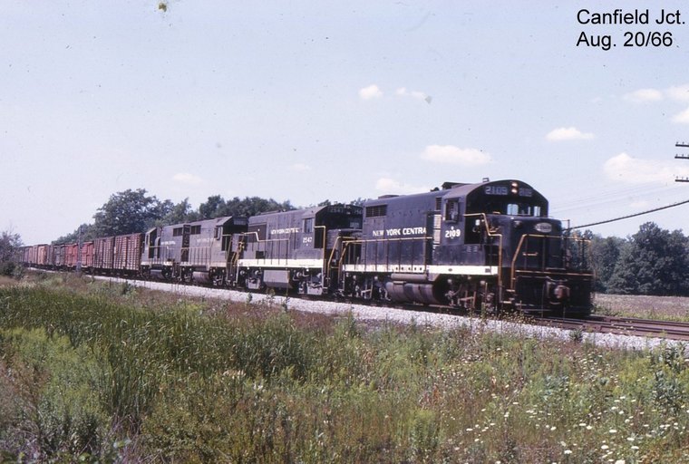 NYC 2109_(GP20 2000 HP 1961 2100-2112) and 2547 (GE U25B) lead two more units.