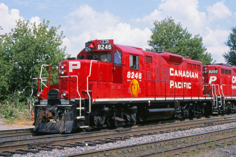CCGX 4021 acq. 8/2015 (ex CP 8246 nee 8825) GP9u GMD A1716 7/1959