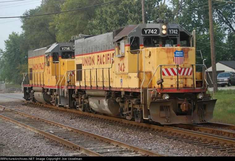 CCGX 1504 ex UPY 742 , ex UP 1742 , nee MP 1742 EMD 827016-28 12/1982