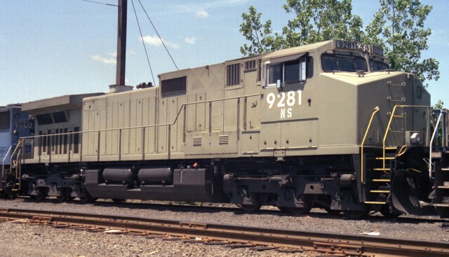NS 9281 is another C40-9W that came undecorated.