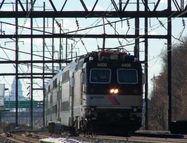 For ACES 7182, it was NJT ALP-44 4409, the standard ACES cars and P40DC 4802.