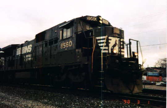 C30-7 no. 8509 leads a fast flying intermodal train through Lucasville.