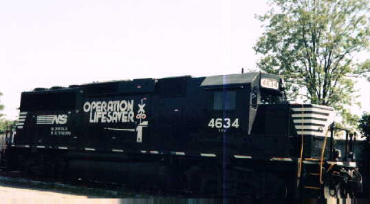 GP59 no. 4634 sits at the small yard in Circleville. View available for this locomotive are ...