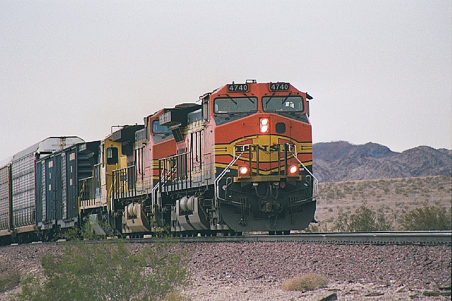 BNSF 4740 east of Siberia, California on January 21, 2000