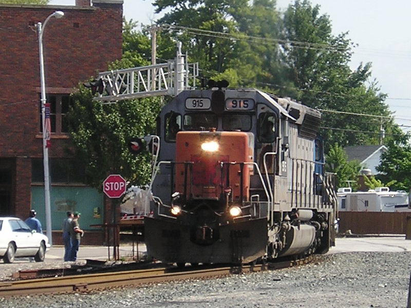 Downsized Image [hatx915.jpg - 130kB]