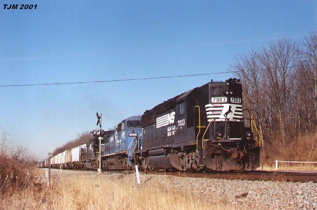 NS GP50 #7003 leading a southbound at Spurr Road northof Lexington, KY (CNO&TP Milepost 77).